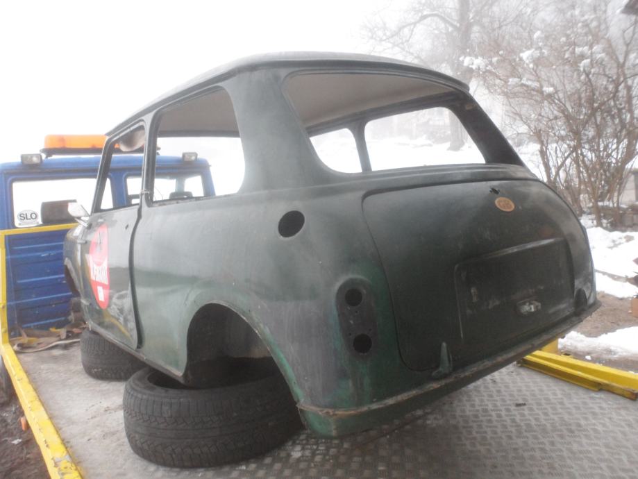 Mini Austin Moris gola karoserija 1 serije letnik 59 in čist nov motor