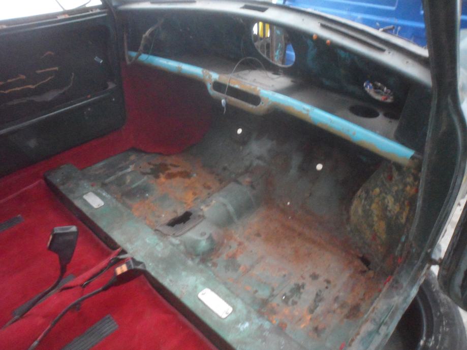 Mini Austin Moris gola karoserija 1 serije letnik 59 in čist nov motor