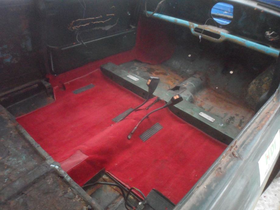Mini Austin Moris gola karoserija 1 serije letnik 59 in čist nov motor