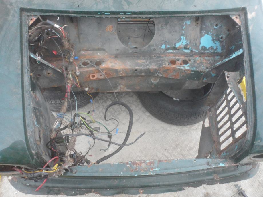 Mini Austin Moris gola karoserija 1 serije letnik 59 in čist nov motor
