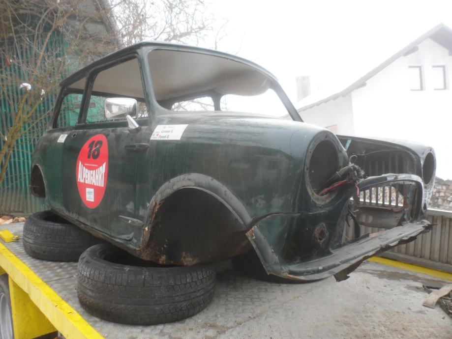 Mini Austin Moris gola karoserija 1 serije letnik 59 in čist nov motor