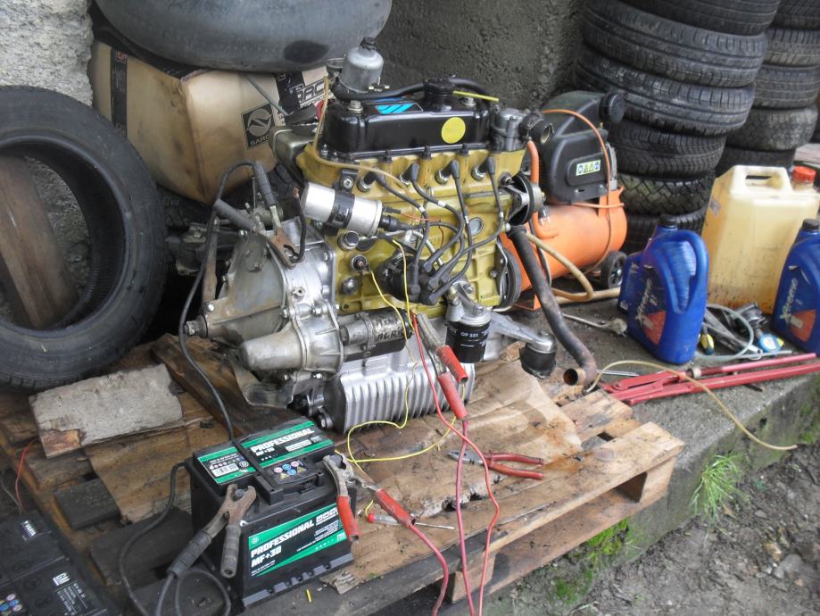 Mini Austin Moris gola karoserija 1 serije letnik 59 in čist nov motor