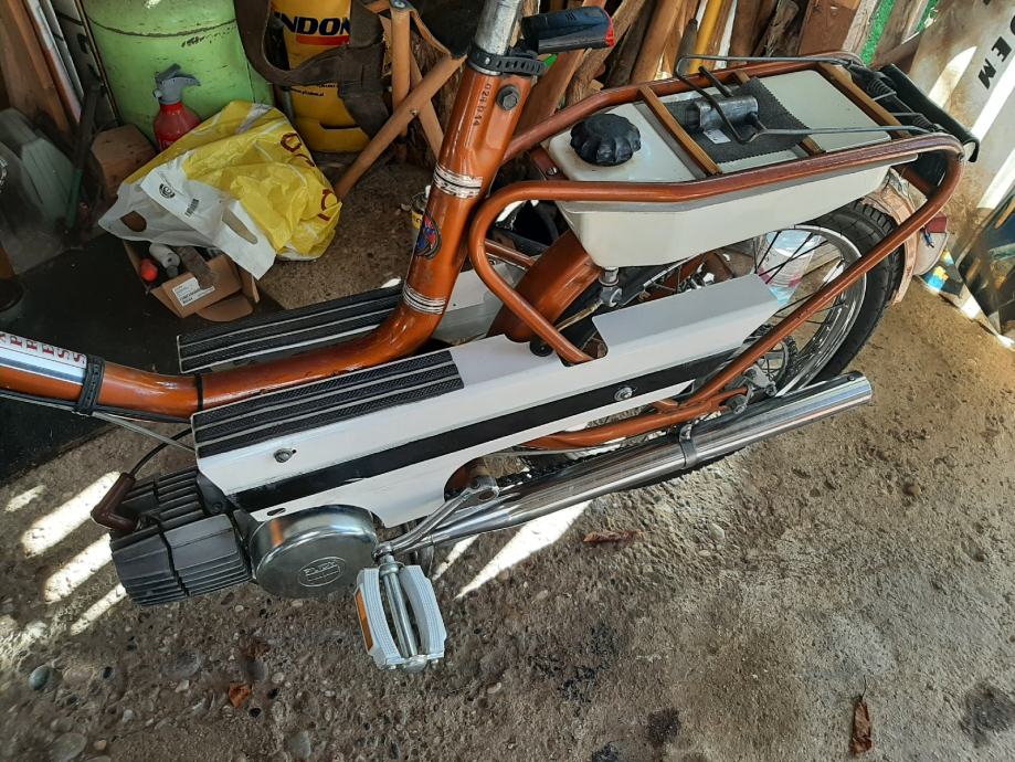 moped z pedali