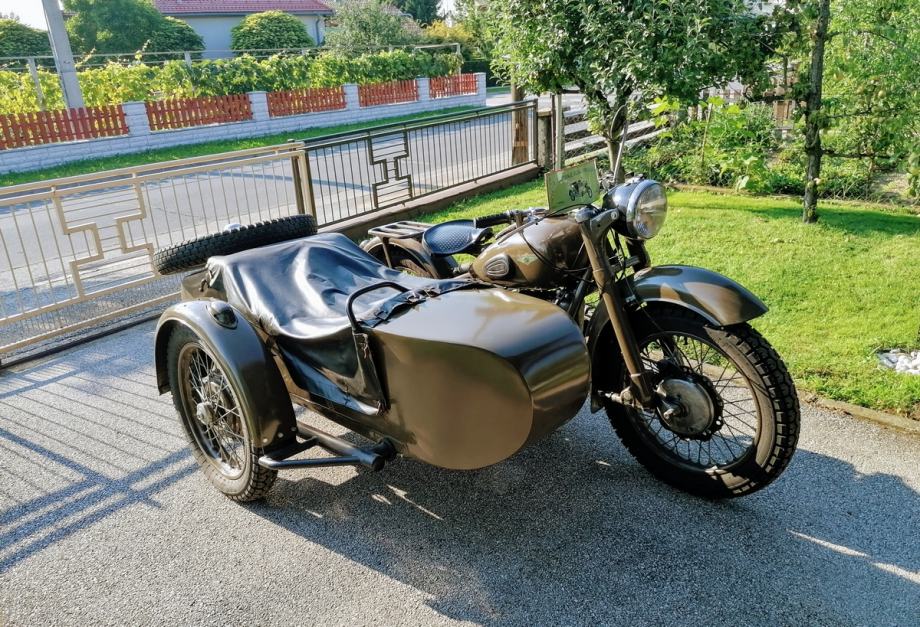 Motorno kolo s prikolico Ural M61