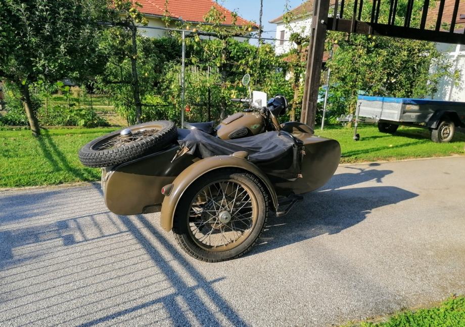 Motorno kolo s prikolico Ural M61