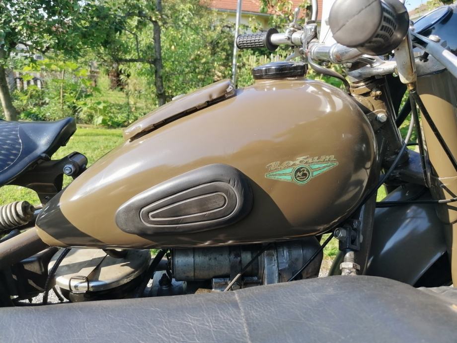 Motorno kolo s prikolico Ural M61