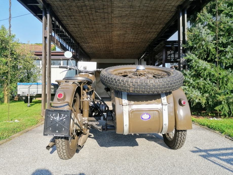 Motorno kolo s prikolico Ural M61