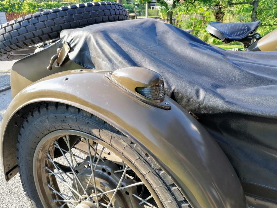 Motorno kolo s prikolico Ural M61