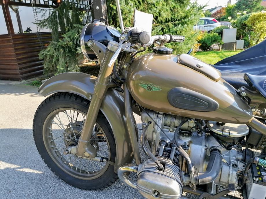 Motorno kolo s prikolico Ural M61
