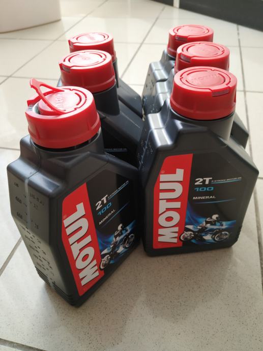 Motorno olje Motul 2T 100 Mineral