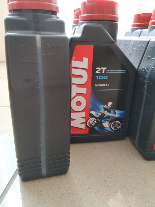 Motorno olje Motul 2T 100 Mineral