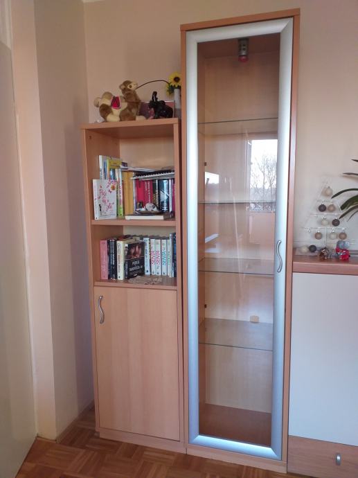 Alples vitrina z regalom