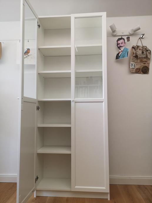OMARA S STEKLENIMI VRATI, VITRINA - BILLY/OXBERG IKEA