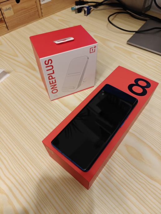 OnePlus 8 Pro 256 GB / 12 GB RAM dual SIM in brezžični polnilec