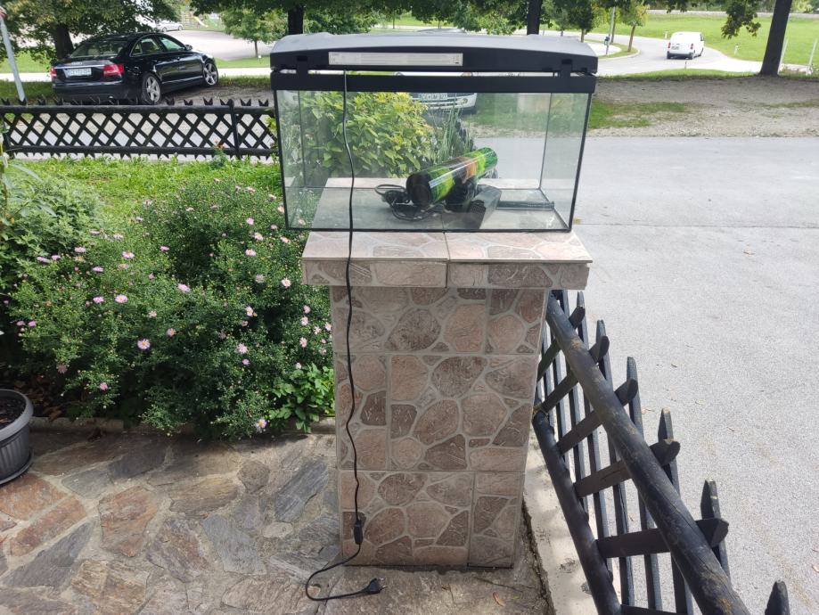 AKVARIJ ZA RIBE DIMENZIJE 60/30 CM