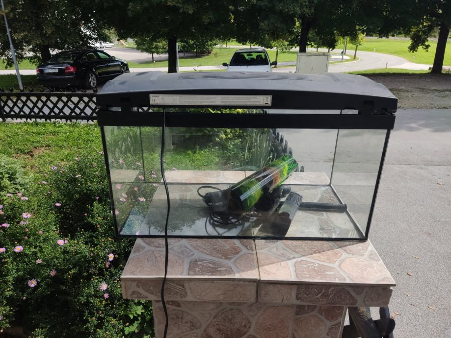 AKVARIJ ZA RIBE DIMENZIJE 60/30 CM