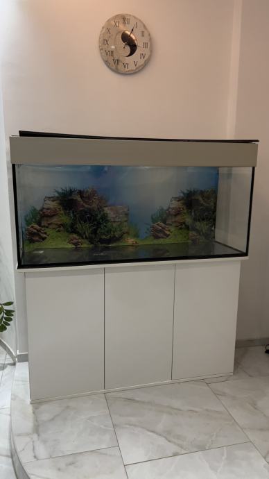 Prodam 250l akvarij z omarico