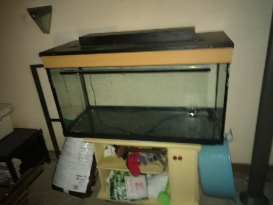 Prodam akvarij 250L Juwel