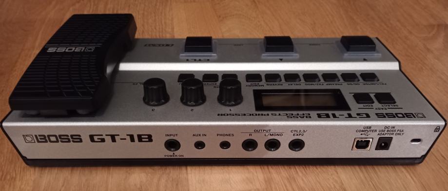 Bas efekt - multiefekt BOSS GT-1B