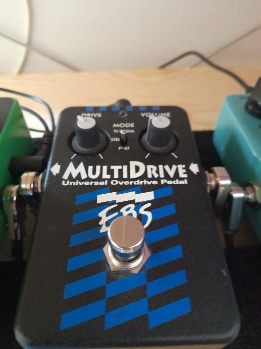 EBS multidrive efekt za kitaro ali bas