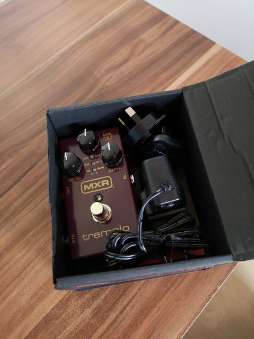 EHX Looper, Nano POG, JHS Kilt, MXR Tremolo