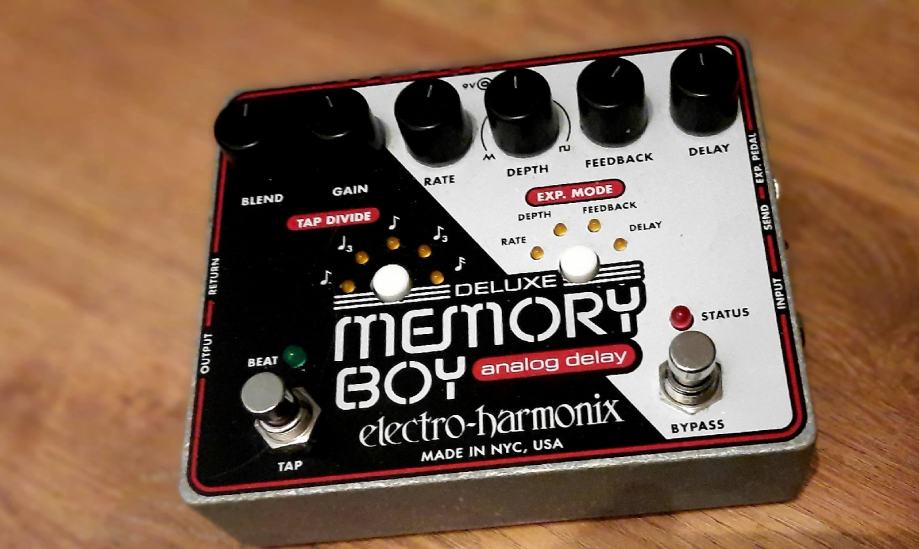Electro Harmonix Memory Boy Deluxe analogni delay pedal