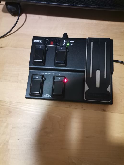 Kitarski ojačevalec Line6 Spider II 150W + original pedal, prodam