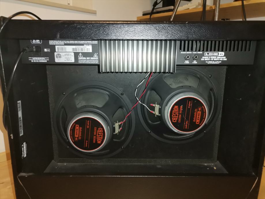 Kitarski ojačevalec Line6 Spider II 150W + original pedal, prodam