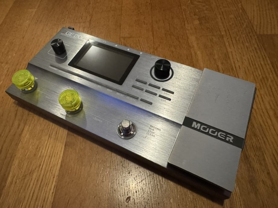 MOOER GE200 Amp modeling & Guitar Effects