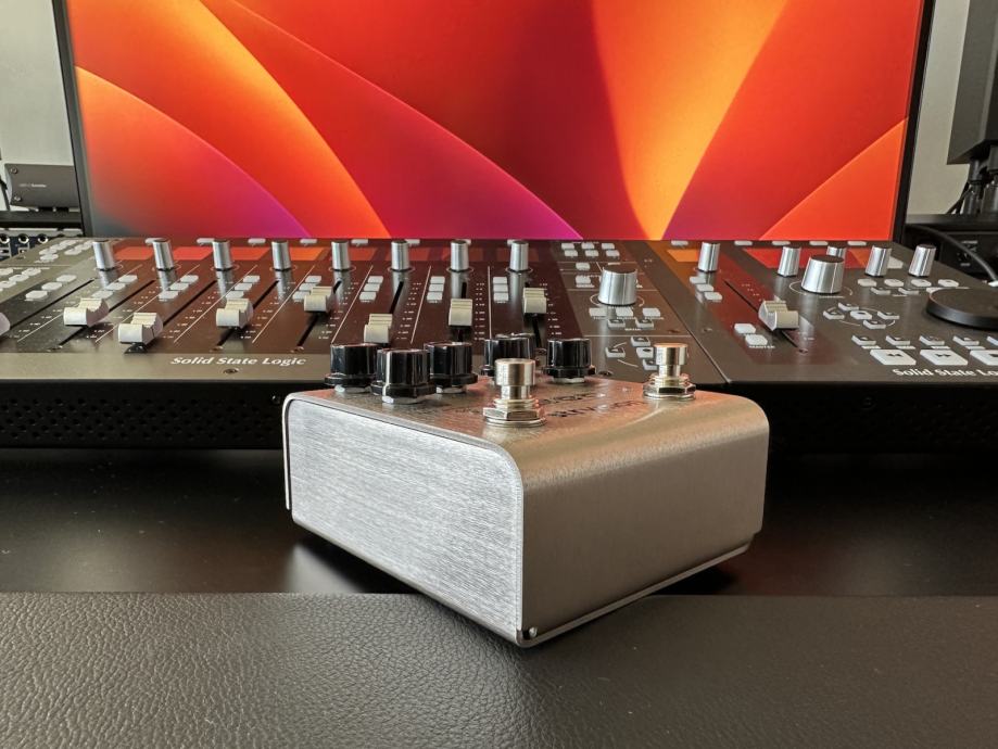 Strymon Deco V2 Tape Saturation & Doubletracker Guitar Pedal