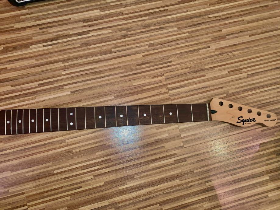 Vrat za električno kitaro telecaster Squier s tunerji