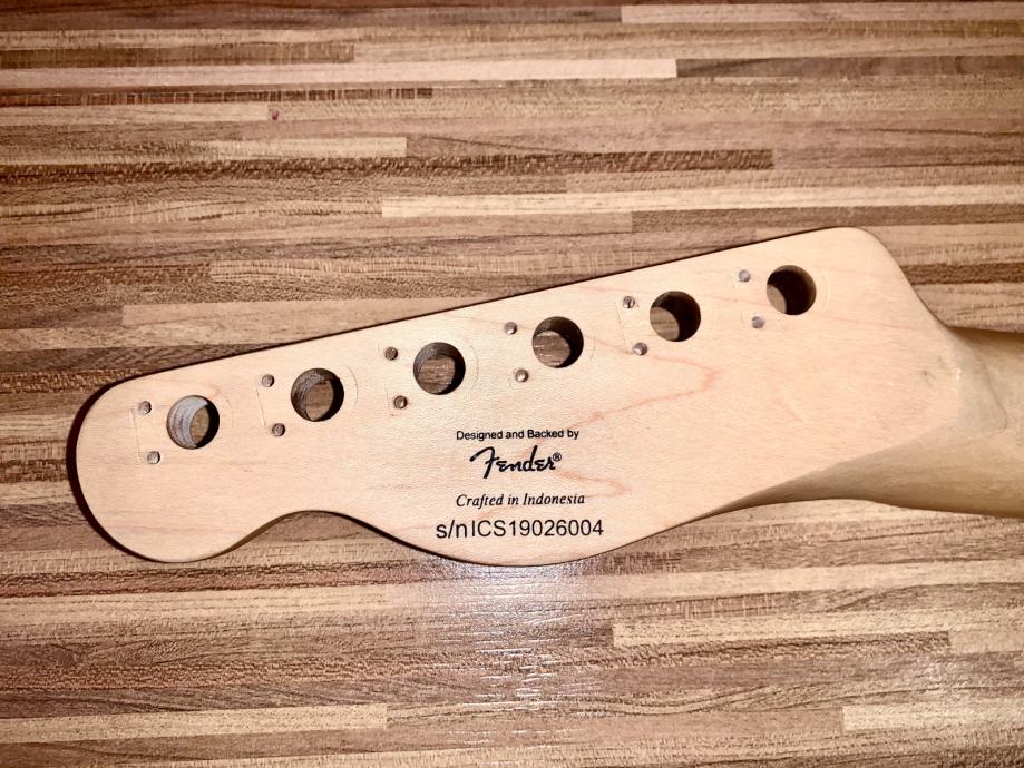 Vrat za električno kitaro telecaster Squier s tunerji