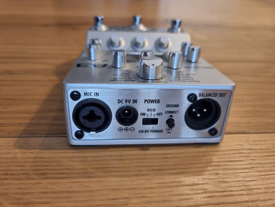 ZOOM A3 - Pre-Amp & Effects