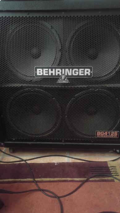 Zvočnik Behringer 4x12