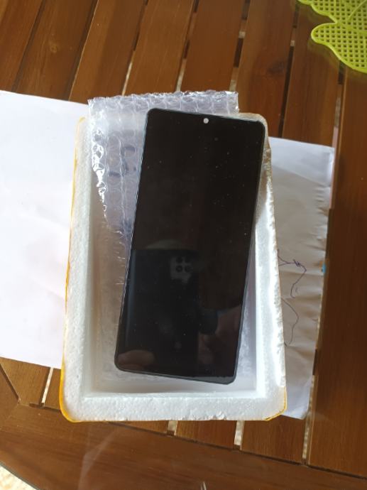 Display za Samsung a42 5g prodam