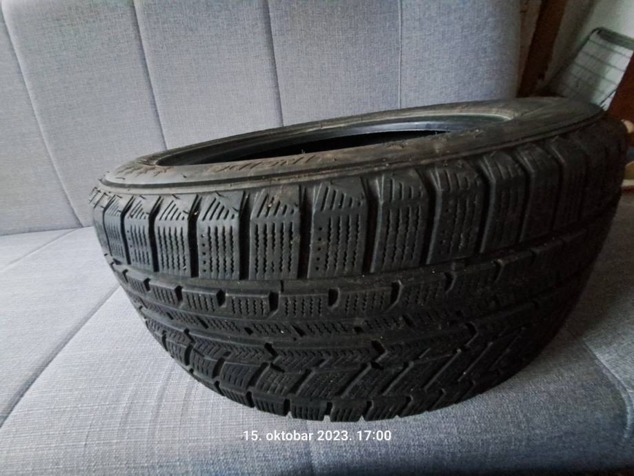 Pnevmatike 215/55/17