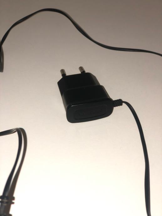 Polnilec za telefon (micro USB priključek)