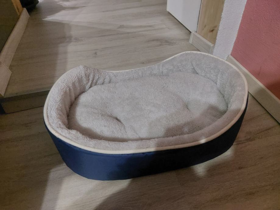 Postelja za mačke ali pse