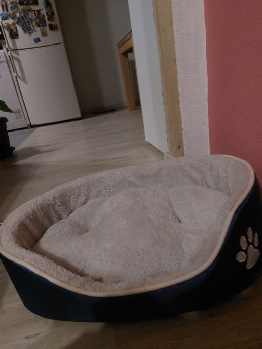 Postelja za mačke ali pse