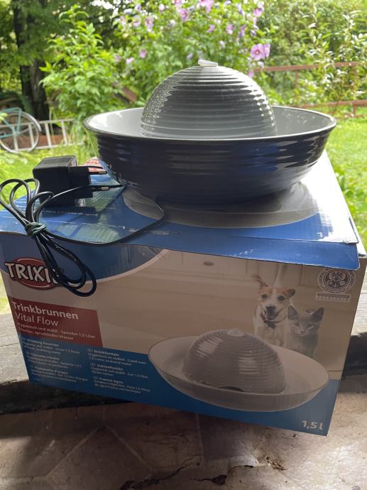 Trixie Keramična fontana Vital Flow 1,5 l fontana/napajalnik