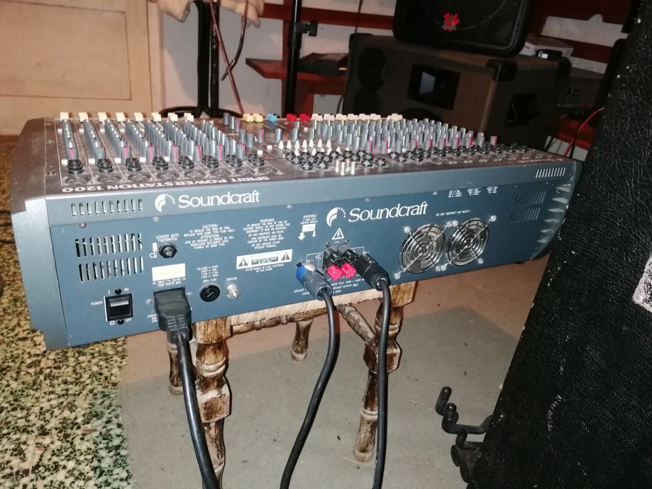 Soundcraft spirit 1200w, Power mixer