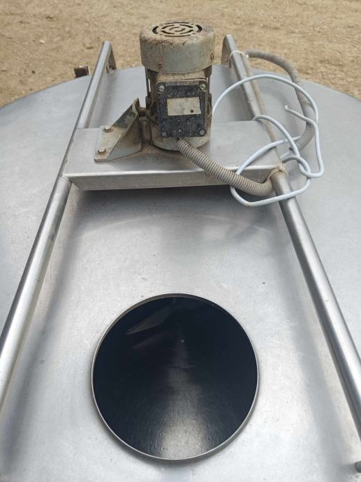 PRODAM BAZEN ZA MLEKO 630L