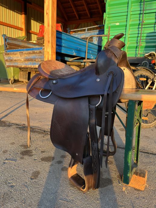 PRODAM WESTERN SEDLO!