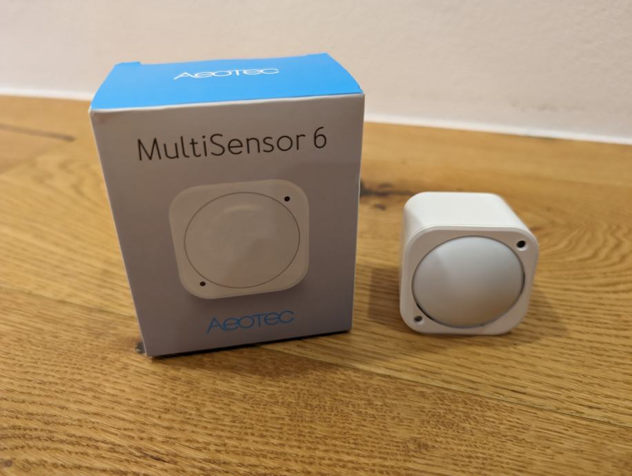 Aeotec Multisensor 6 / Pametni senzor + nosilec (Recessor)