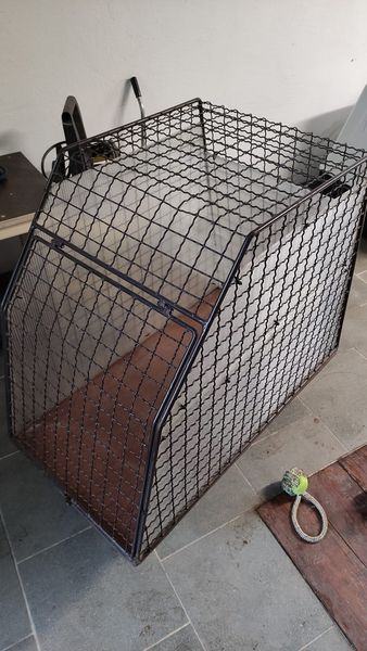 box za srednje velikega psa