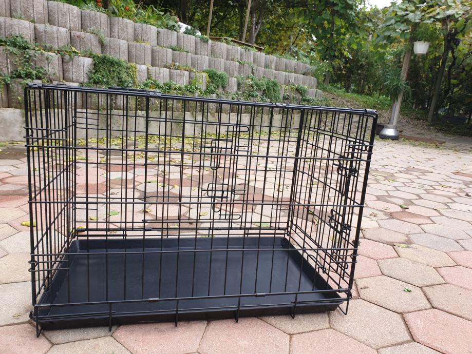 kovinski boks za psa