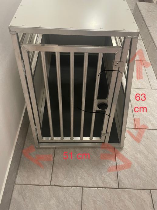 Kovinski boks za psa