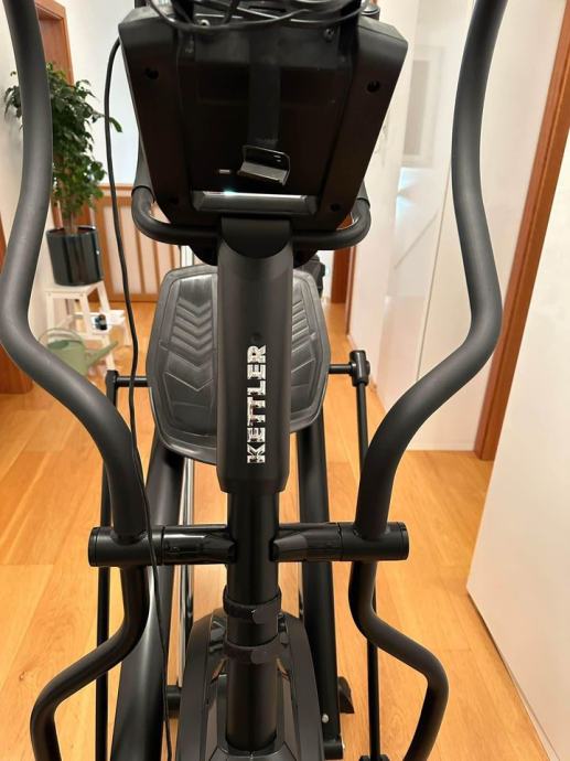 Profesionalni Kettler Orbitrek Skyline stepper (zložljiv, s kolesi)