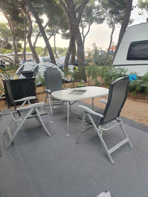 Camping miza in stoli