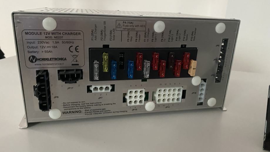 Nordelettronica NE237 + NE266 - napajalno varovalni blok in prikaz